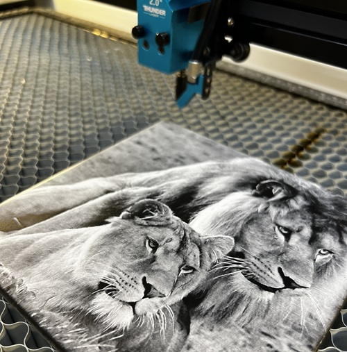 CO2 RF Laser Cutter - Thunder Laser Nova 35 for Precision Work